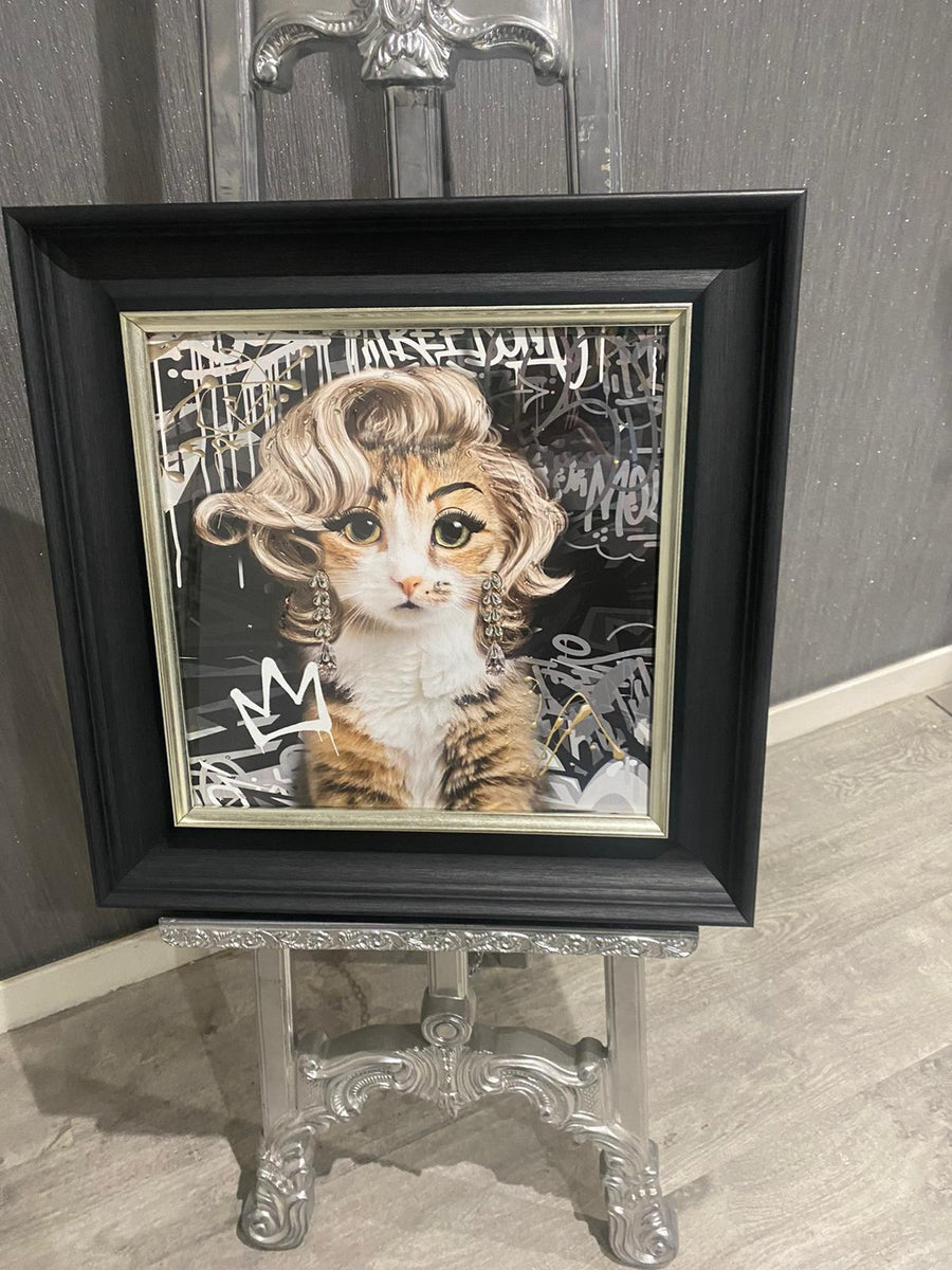 IC276 Marilyn Monroe Cat – Final Touches